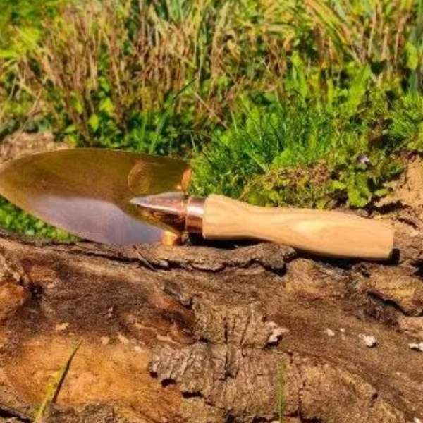 Deva Copper Trowel - The Natural Gardener